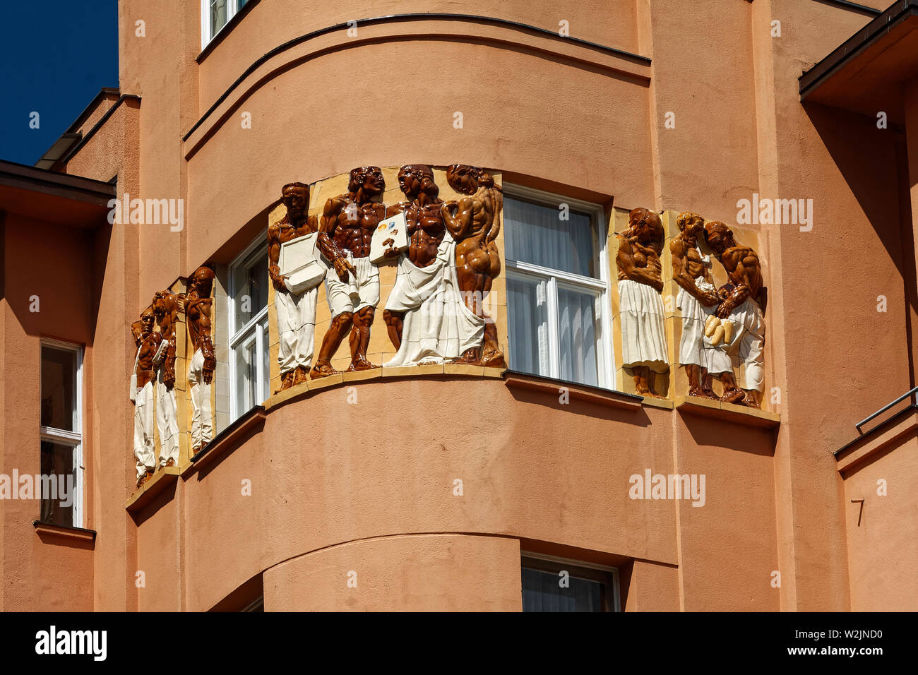 Rounded corner building hi-res stock photography and images - Alamy