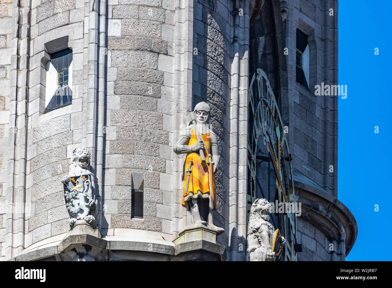 Statues of watchman in yellow body armour holding axe, lions on Saint ...