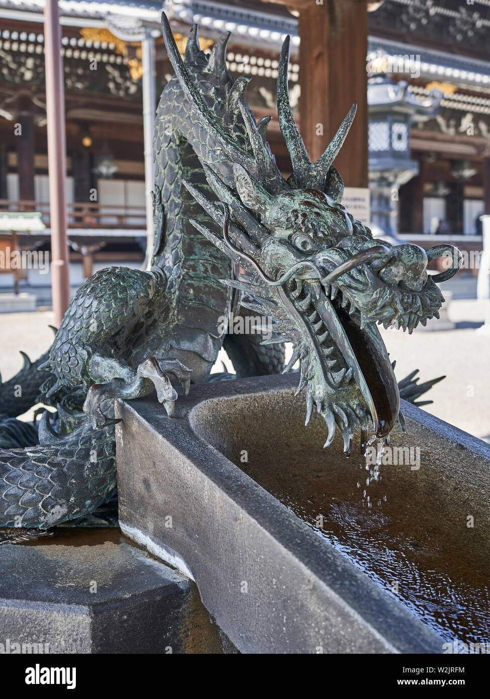 Water dragon statue hi-res stock photography and images - Alamy