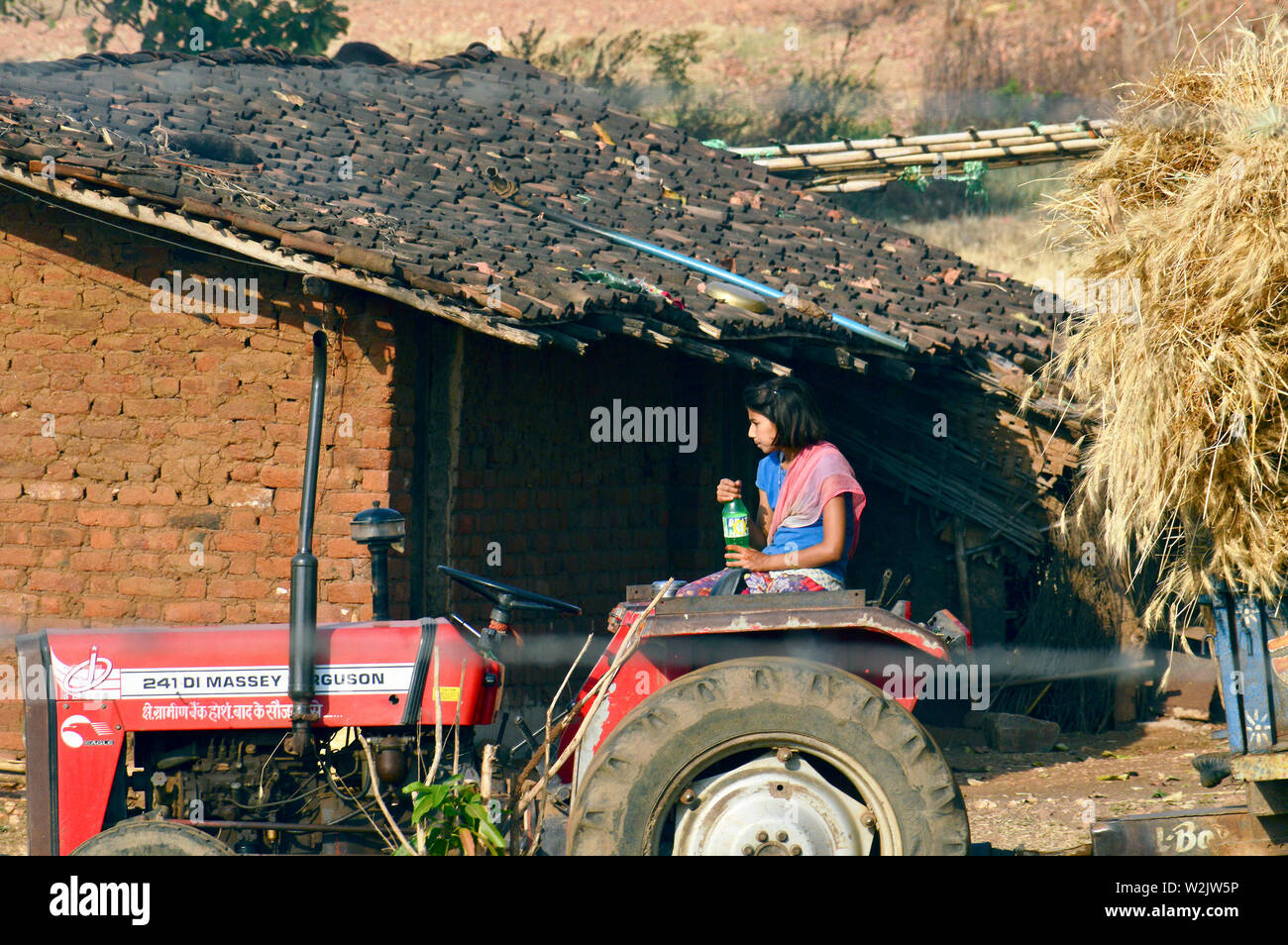 Storing the crop hi-res stock photography and images - Alamy