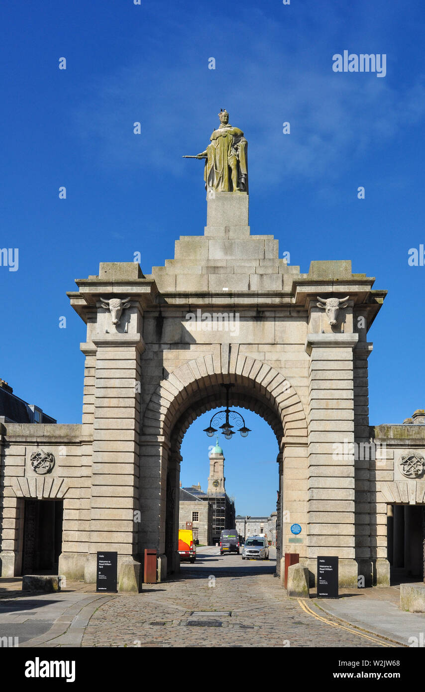 Gateway to Royal William Dockyard (with statue of William IV above ...