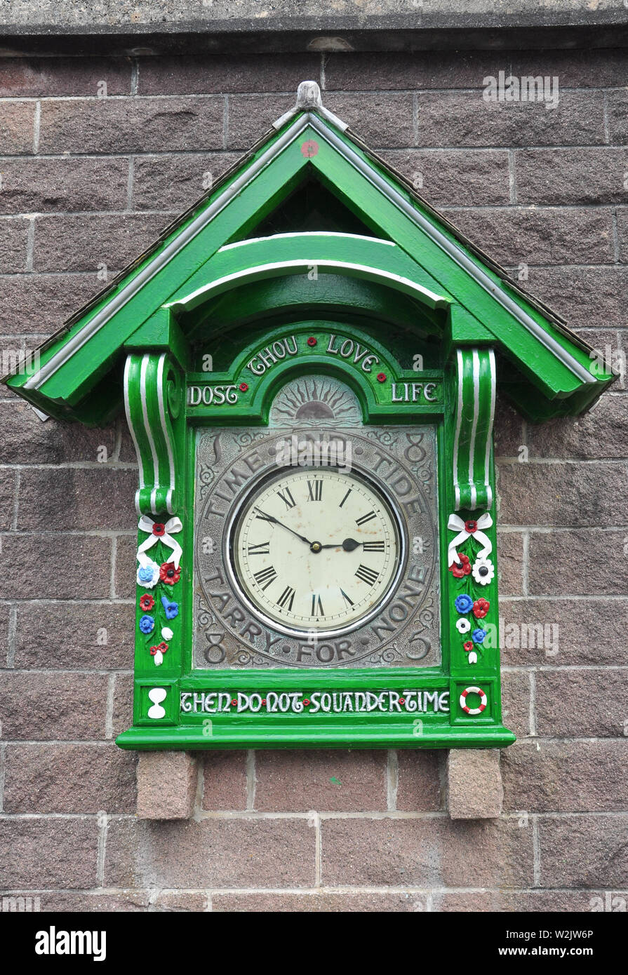 Wall mounted clocks hi-res stock photography and images - Alamy