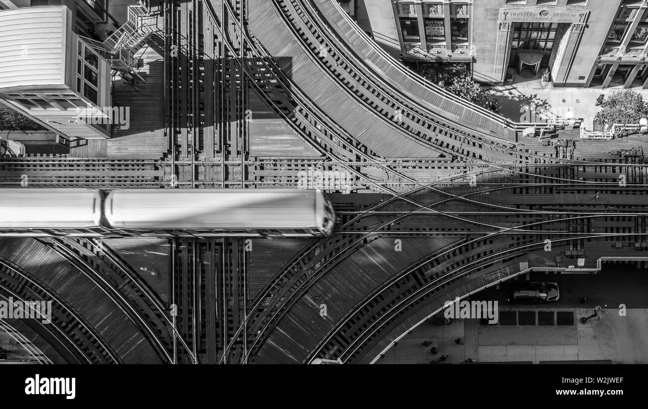Cta elevated subway train hi-res stock photography and images - Alamy