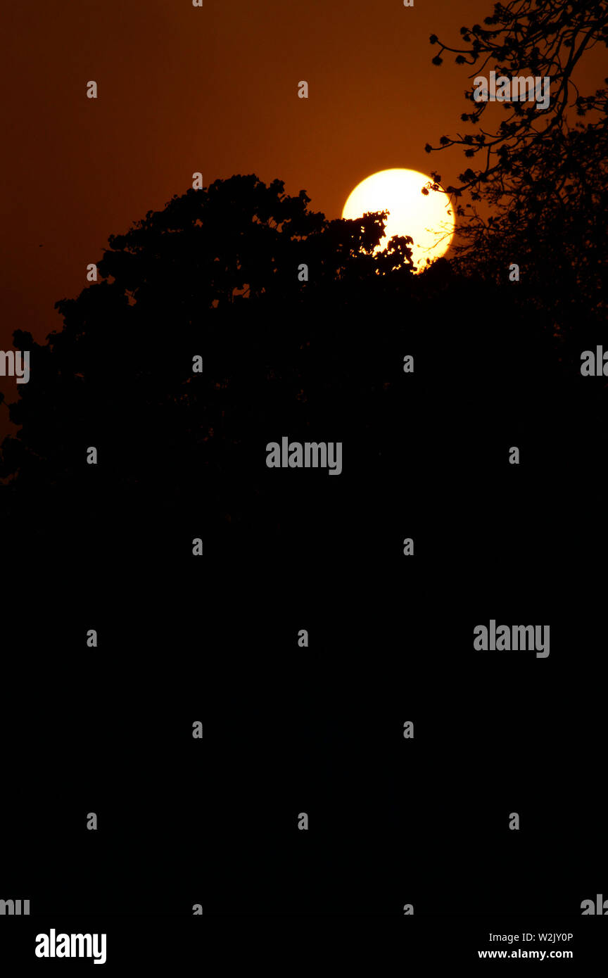 Glorious sun set hi-res stock photography and images - Alamy