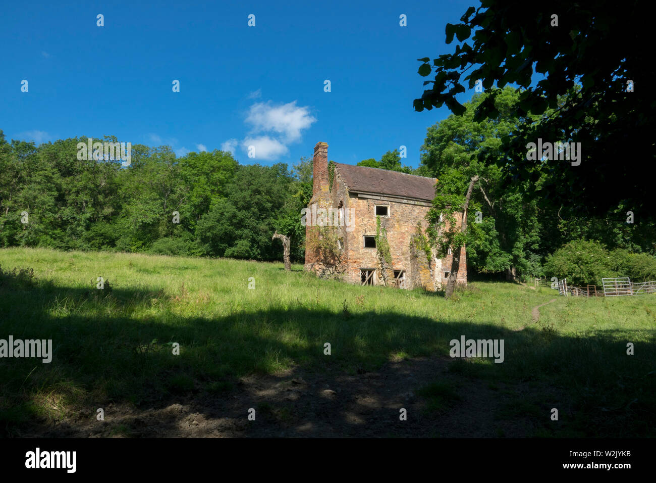 Derelict Farm House Stock Photo - Alamy