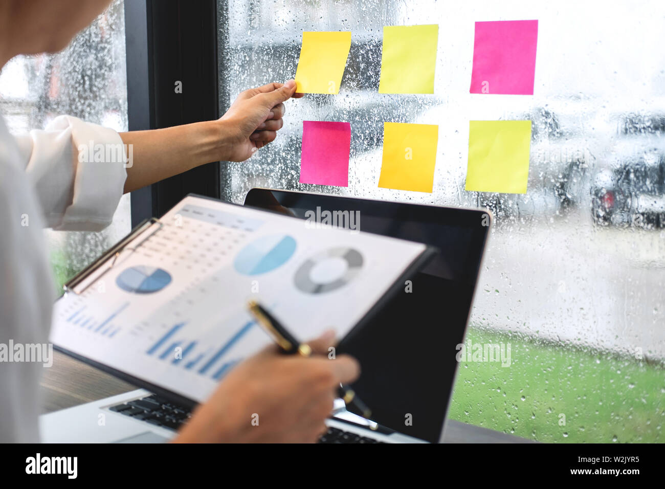 Sticky note paper reminder schedule board, Business woman accountant ...