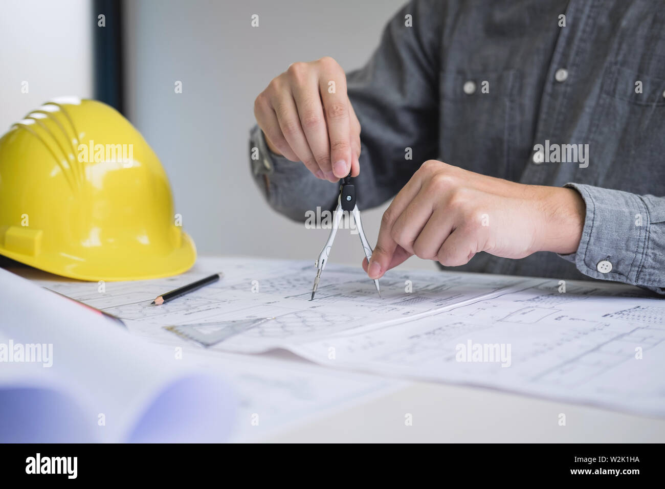 Hands sketching technical drawing hi-res stock photography and images ...