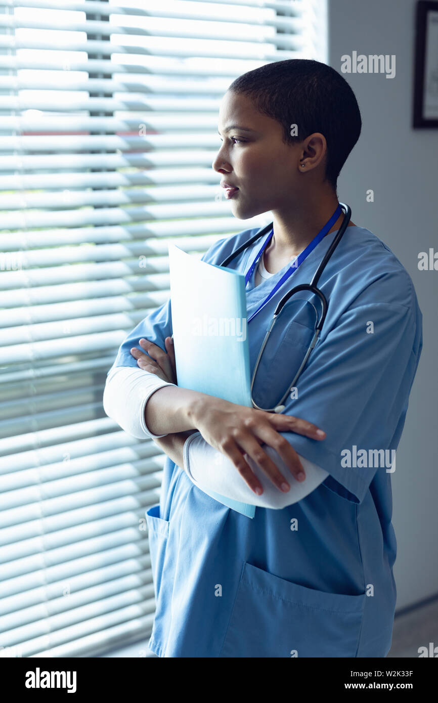Female doctor holding a file in hospital Stock Photo - Alamy