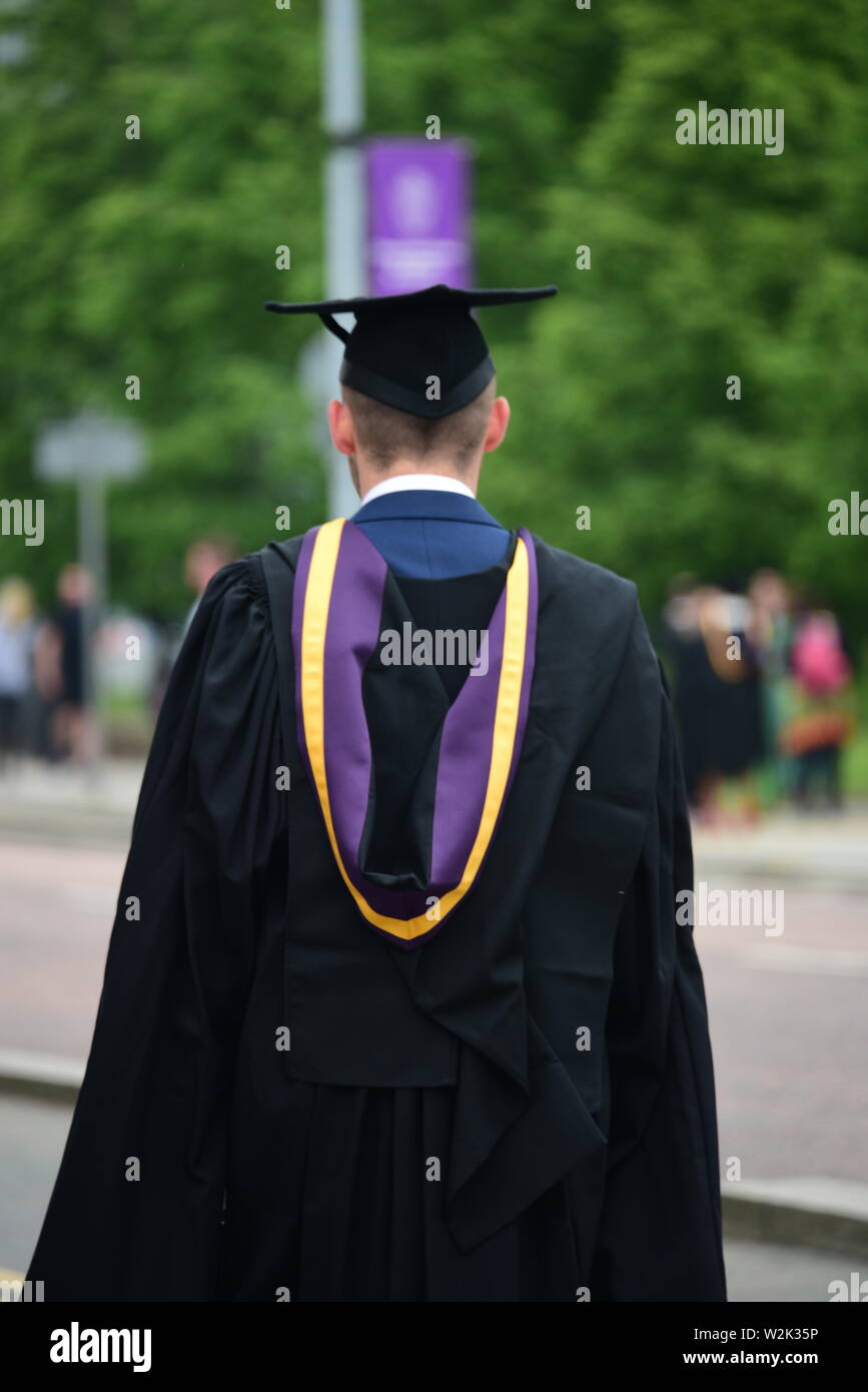 Manchester university graduation hi-res stock photography and images ...