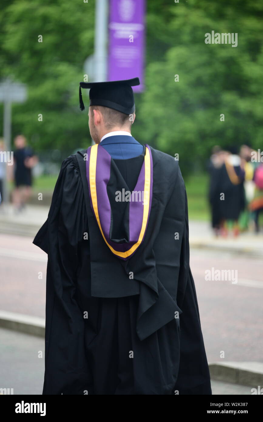 University of manchester graduate hi-res stock photography and images ...