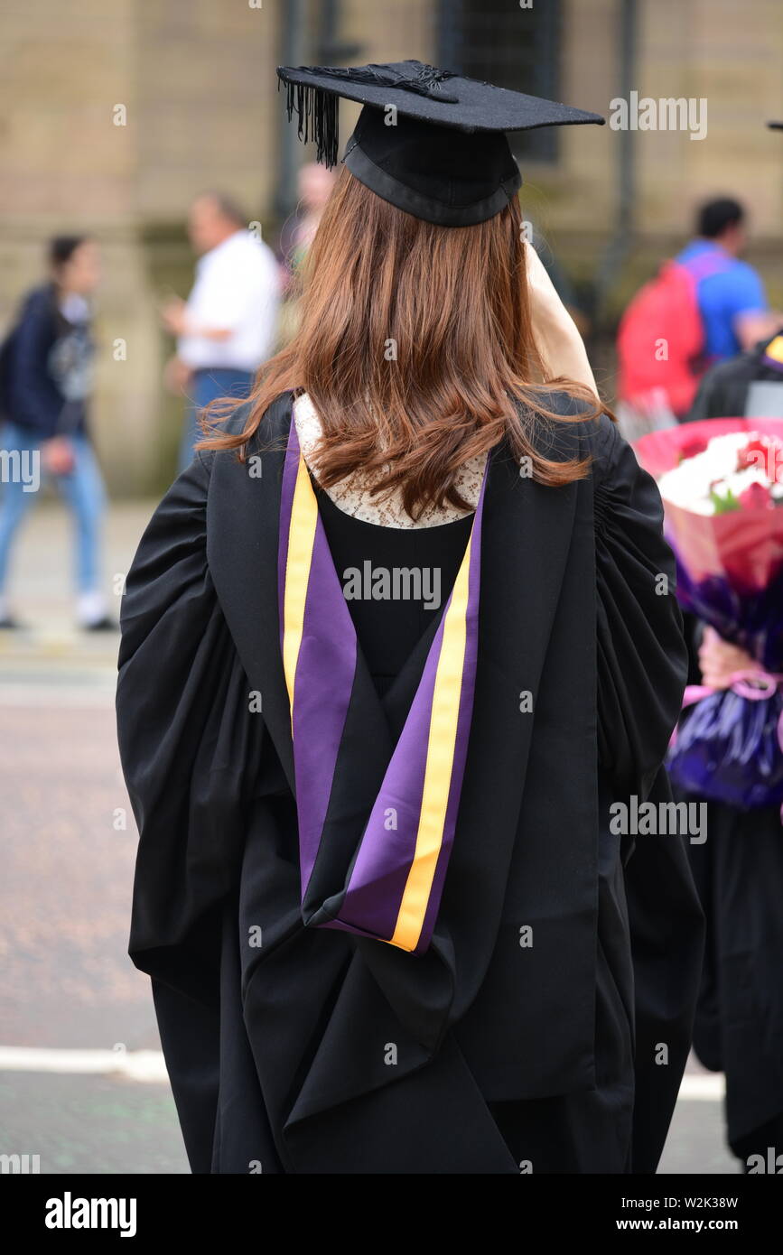 Manchester university graduation hi-res stock photography and images ...