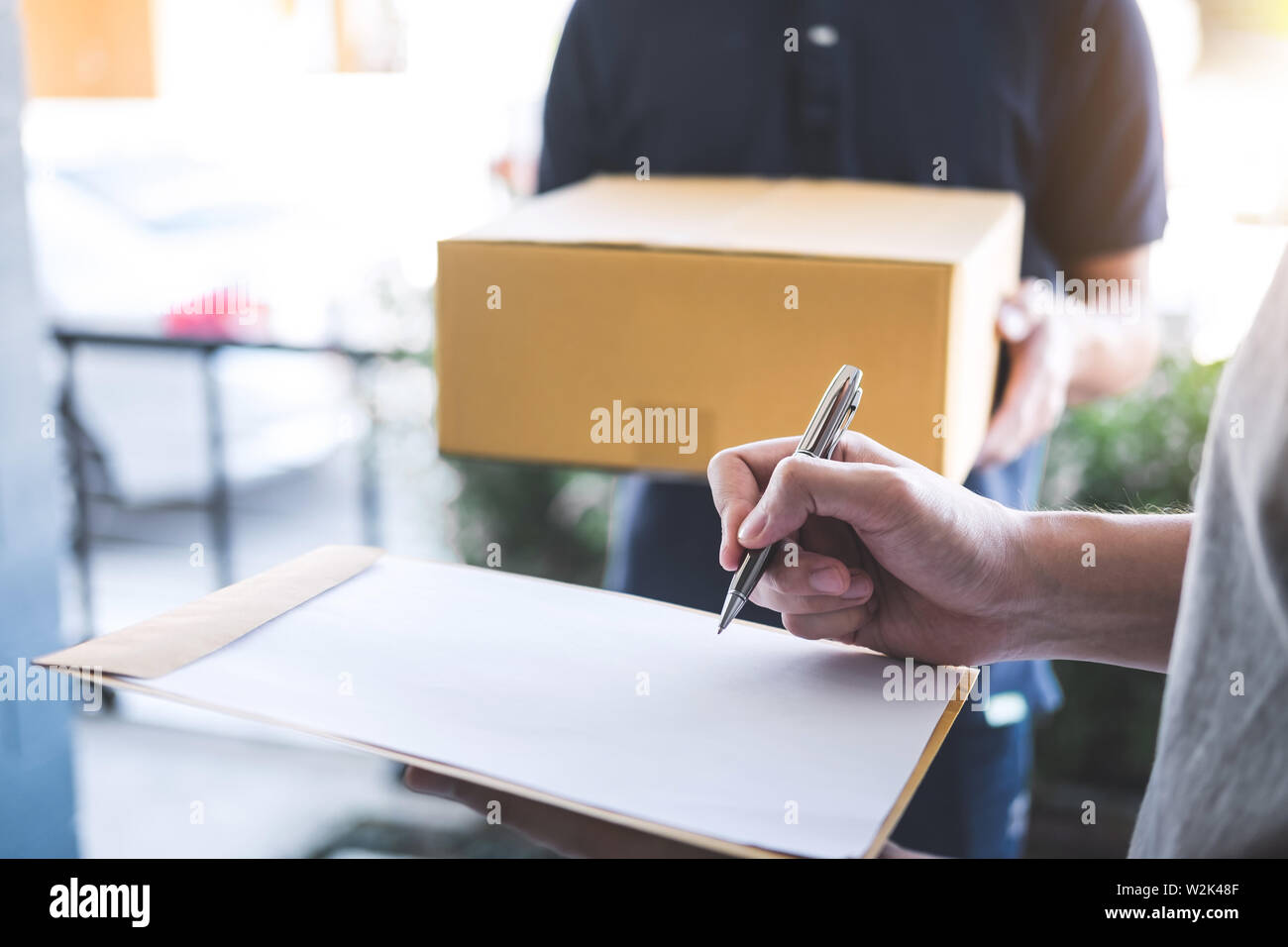 Delivery receipt form hi-res stock photography and images - Alamy