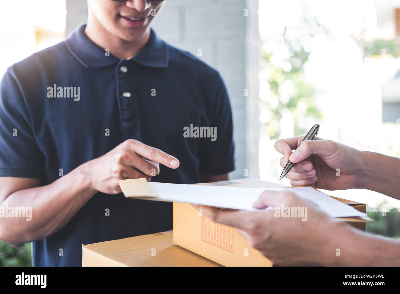 Delivery receipt form hi-res stock photography and images - Alamy