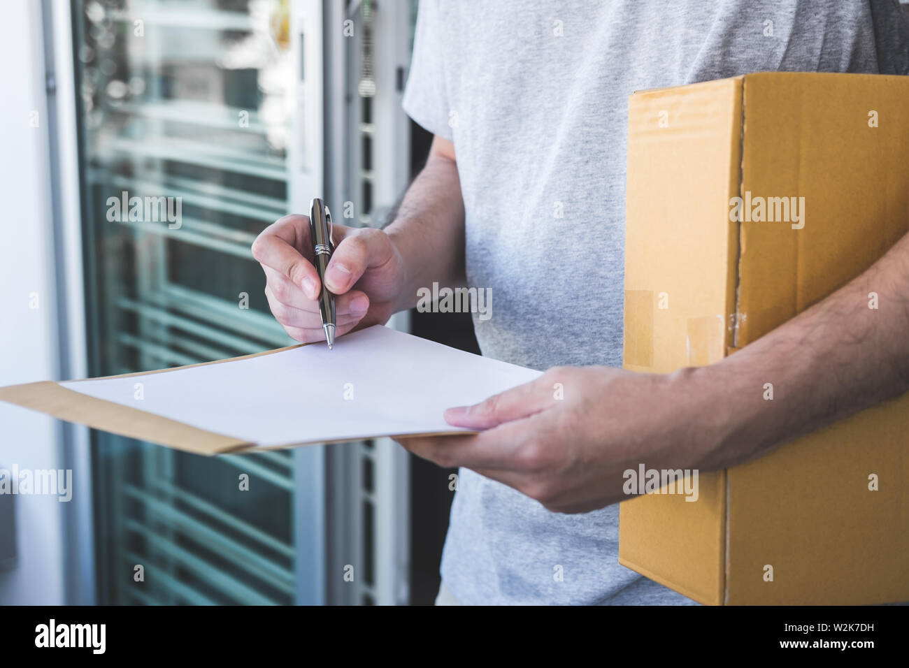 Delivery receipt hi-res stock photography and images - Alamy