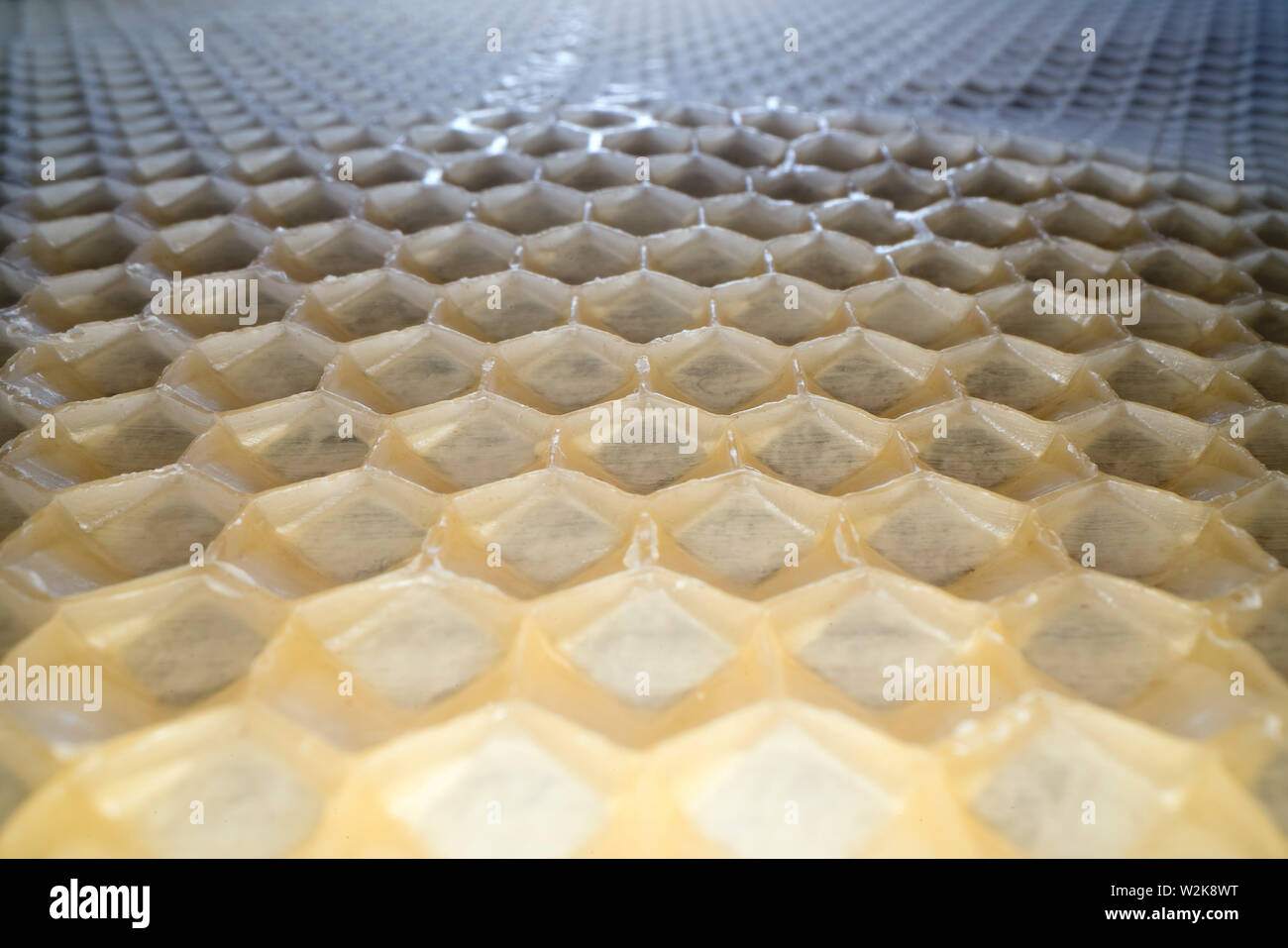 Honeycomb pattern symmetry hi-res stock photography and images - Alamy