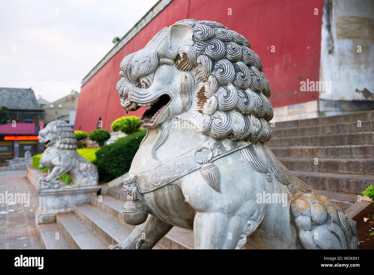 Guardians of the gate hi-res stock photography and images - Alamy