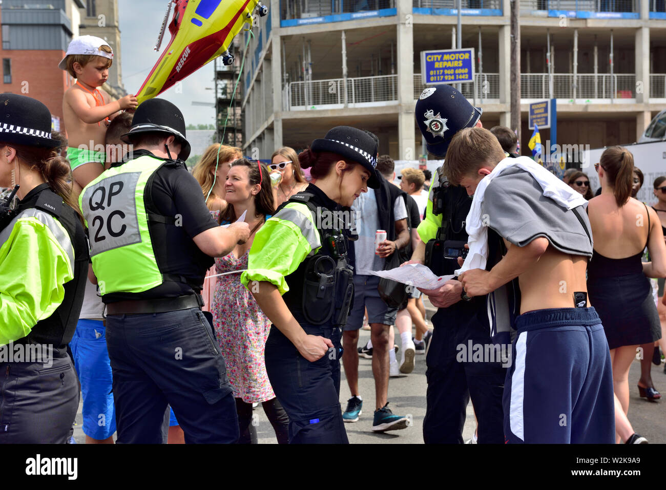 Police man and woman helping man with map and directions on map, UK ...