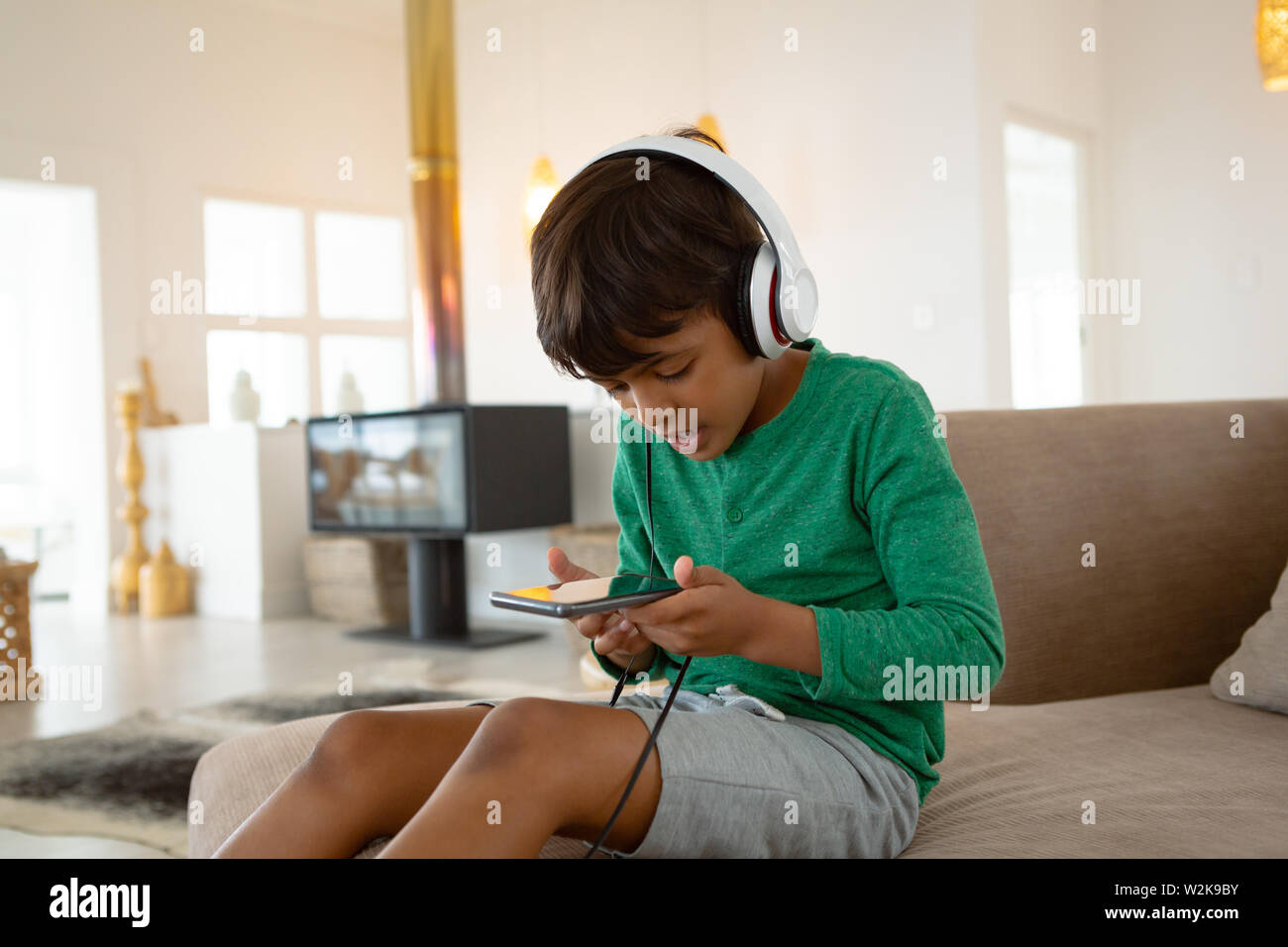 Boy with headset hi-res stock photography and images - Alamy