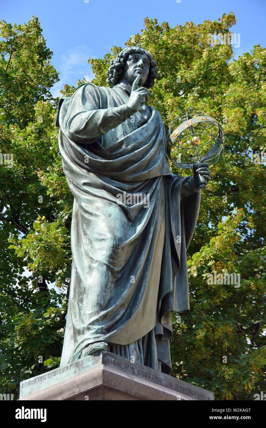 Copernicus statue hi-res stock photography and images - Alamy