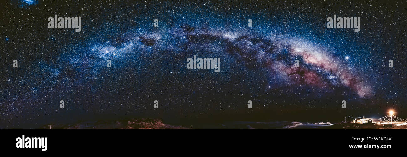 Antarctica night sky hi-res stock photography and images - Alamy