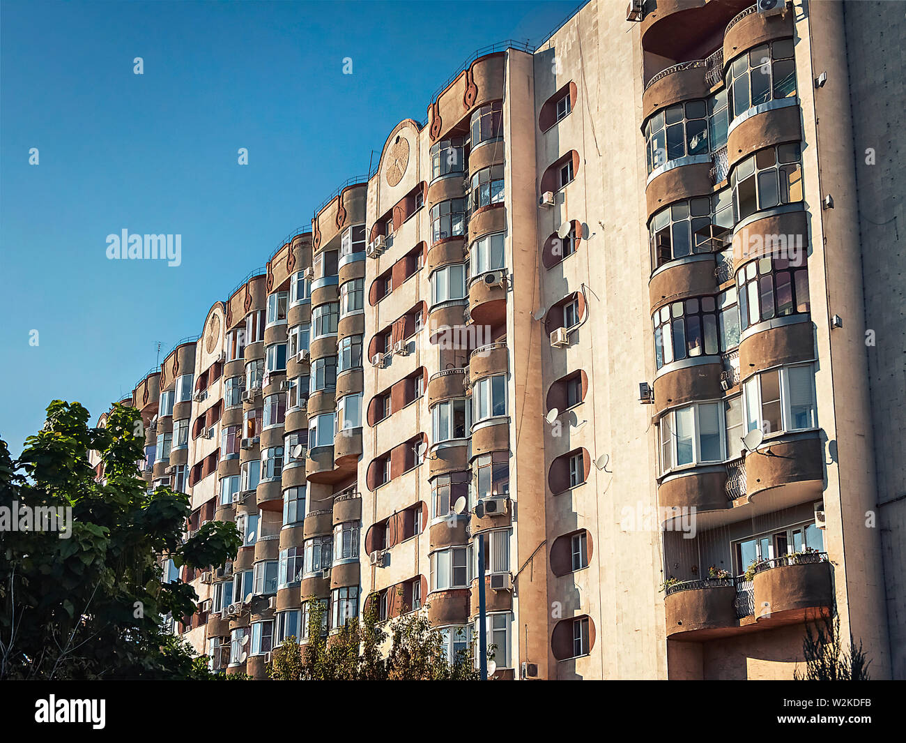 Multi storey apartment building hi-res stock photography and images - Alamy