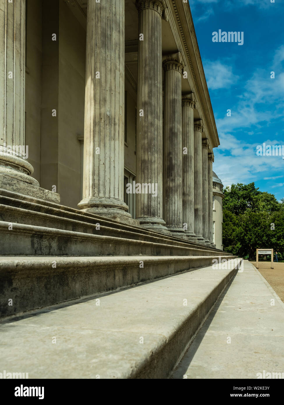 Stately home steps hi-res stock photography and images - Alamy