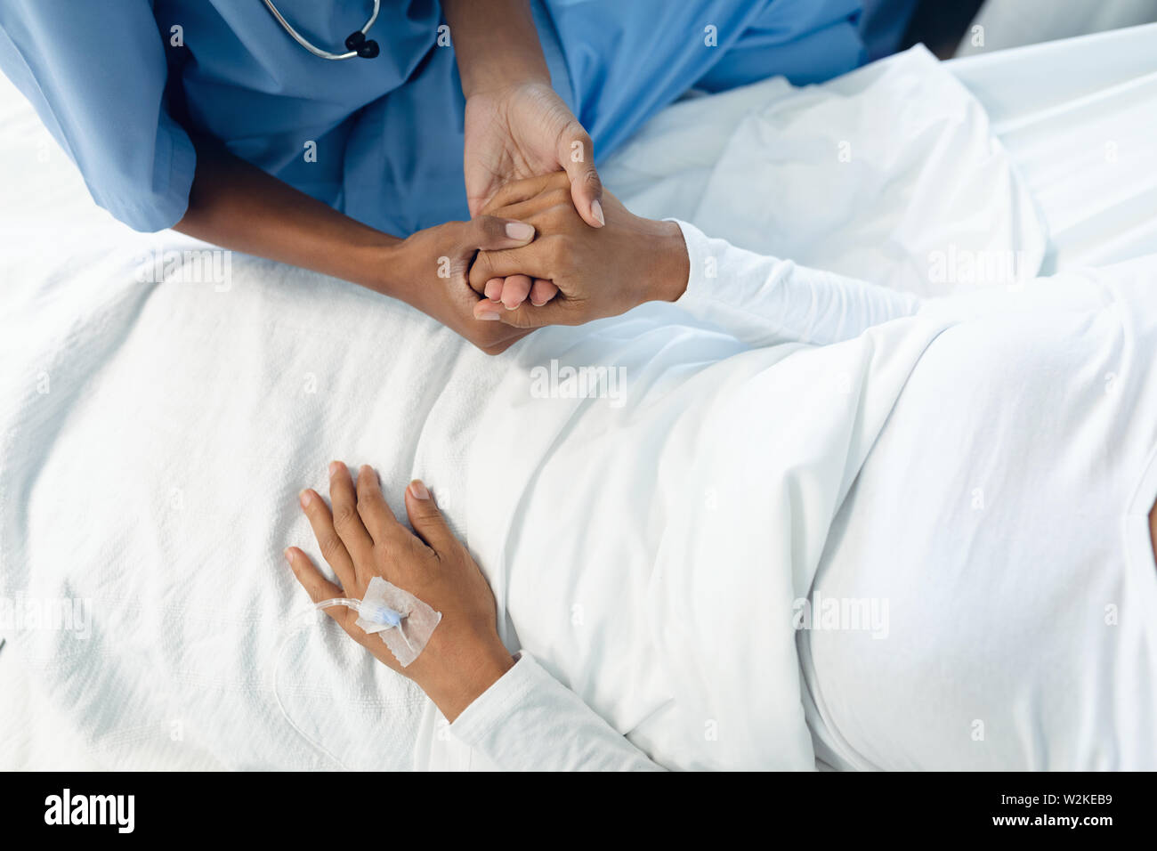 Female doctor consoling female patient in the ward at hsopital Stock ...
