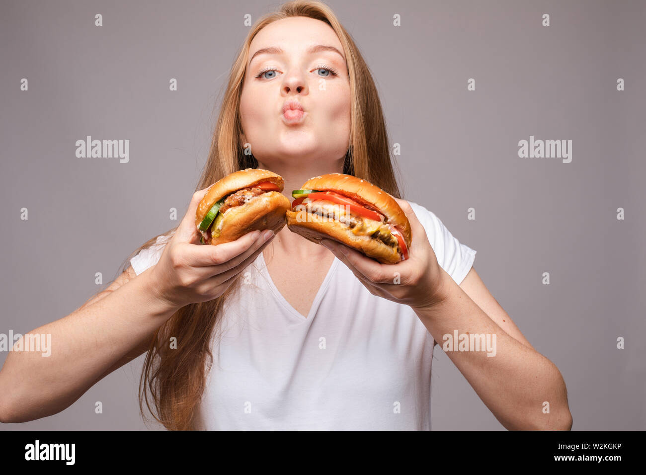 Biting cheeseburger eating girl hi-res stock photography and images - Alamy
