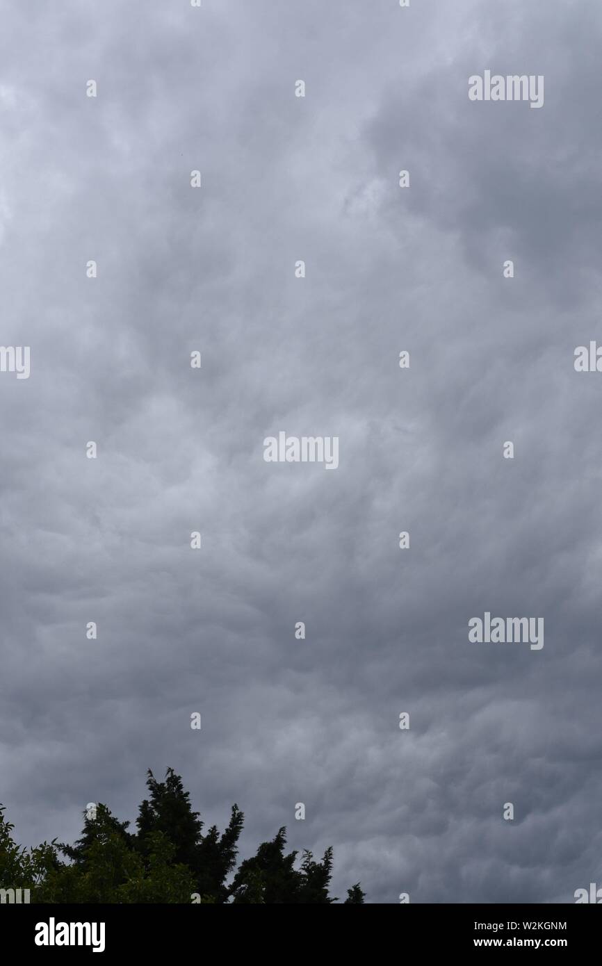 Grey cloud background hi-res stock photography and images - Alamy