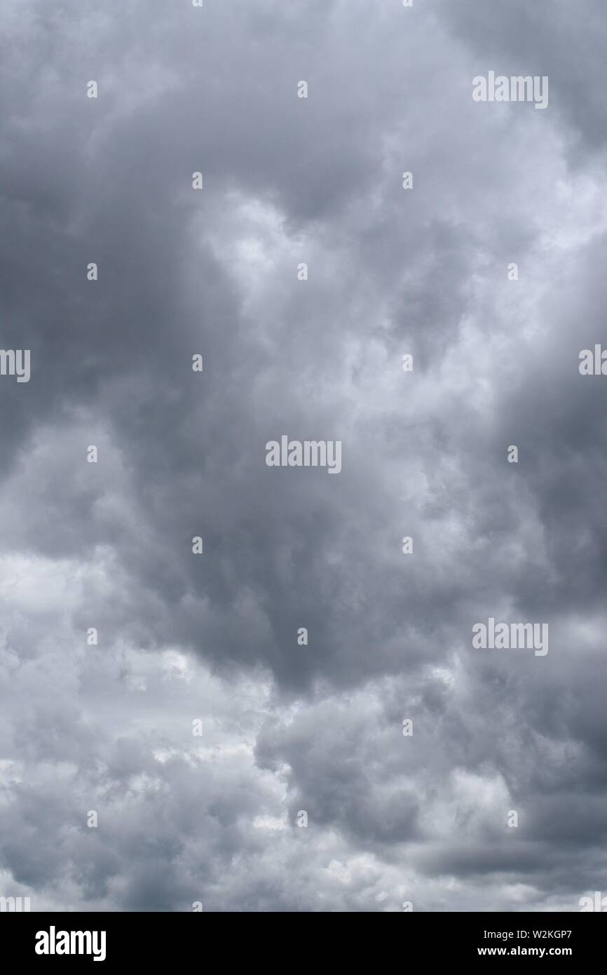 Grey cloud background hi-res stock photography and images - Alamy