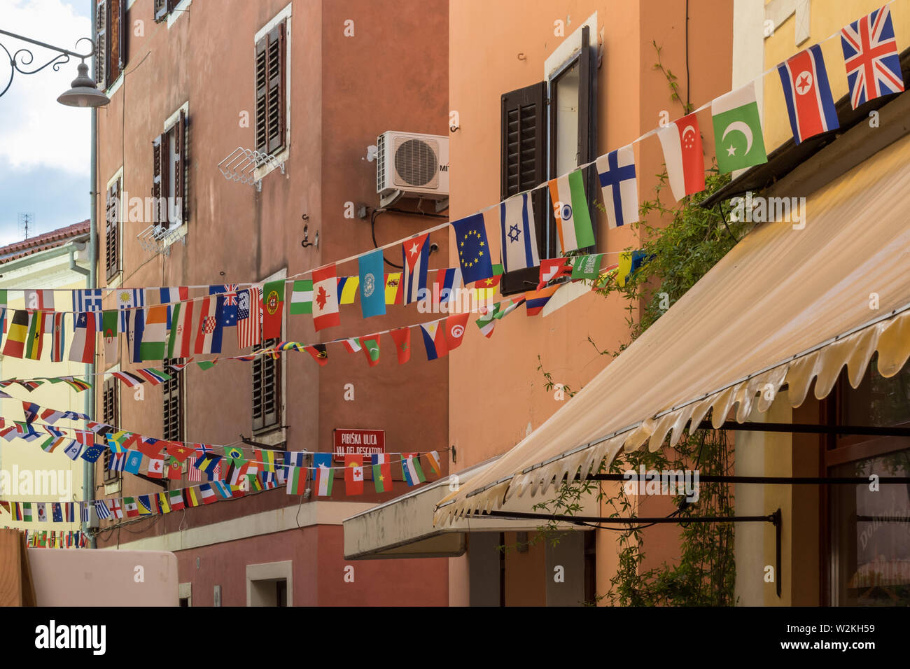 Flags of the world hanging hi-res stock photography and images - Alamy