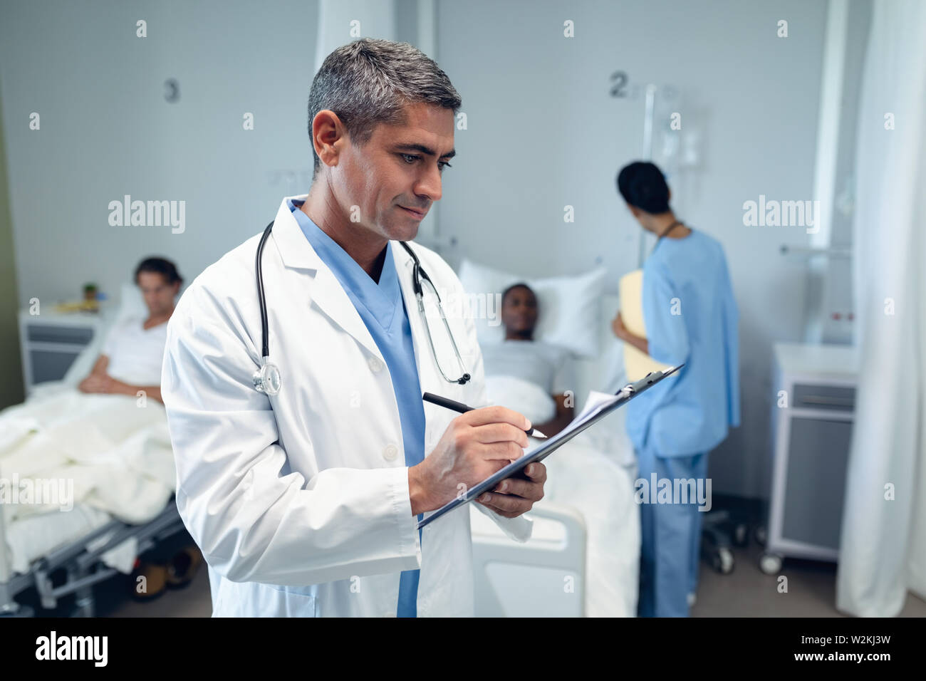 African doctor on ward hi-res stock photography and images - Alamy