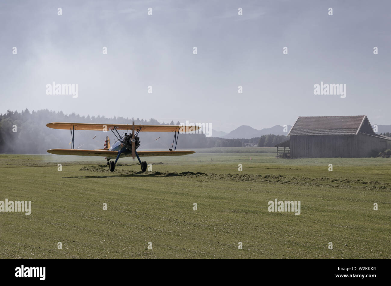 Grass runway hi-res stock photography and images - Alamy