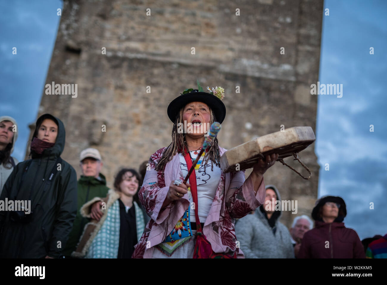 Glastonbury summer solstice hi-res stock photography and images - Alamy