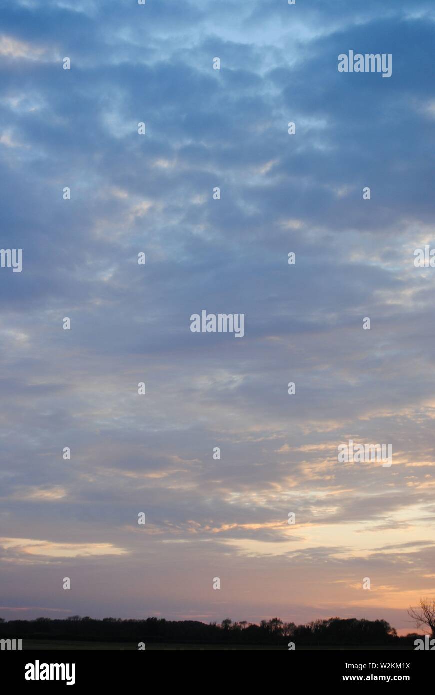 Thin sunset clouds hi-res stock photography and images - Alamy