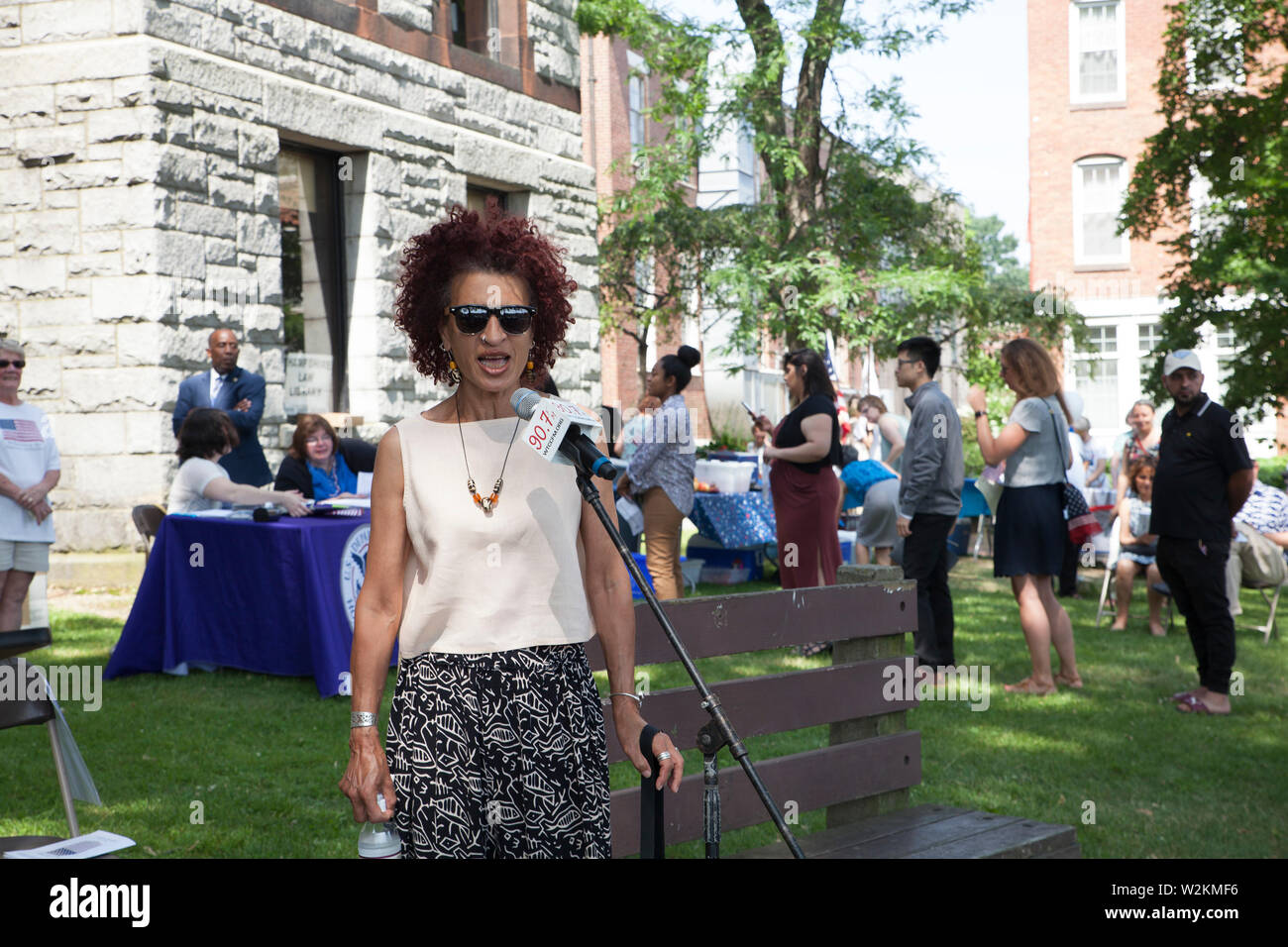 Evelyn Harris sings for mike check before Naturalization ceremony on ...