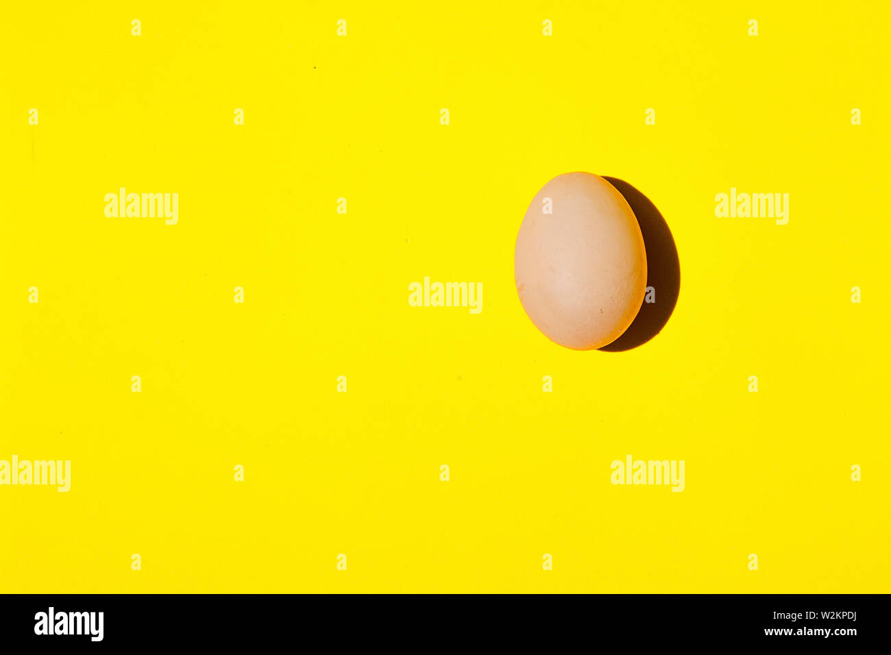 Egg texture hi-res stock photography and images - Alamy