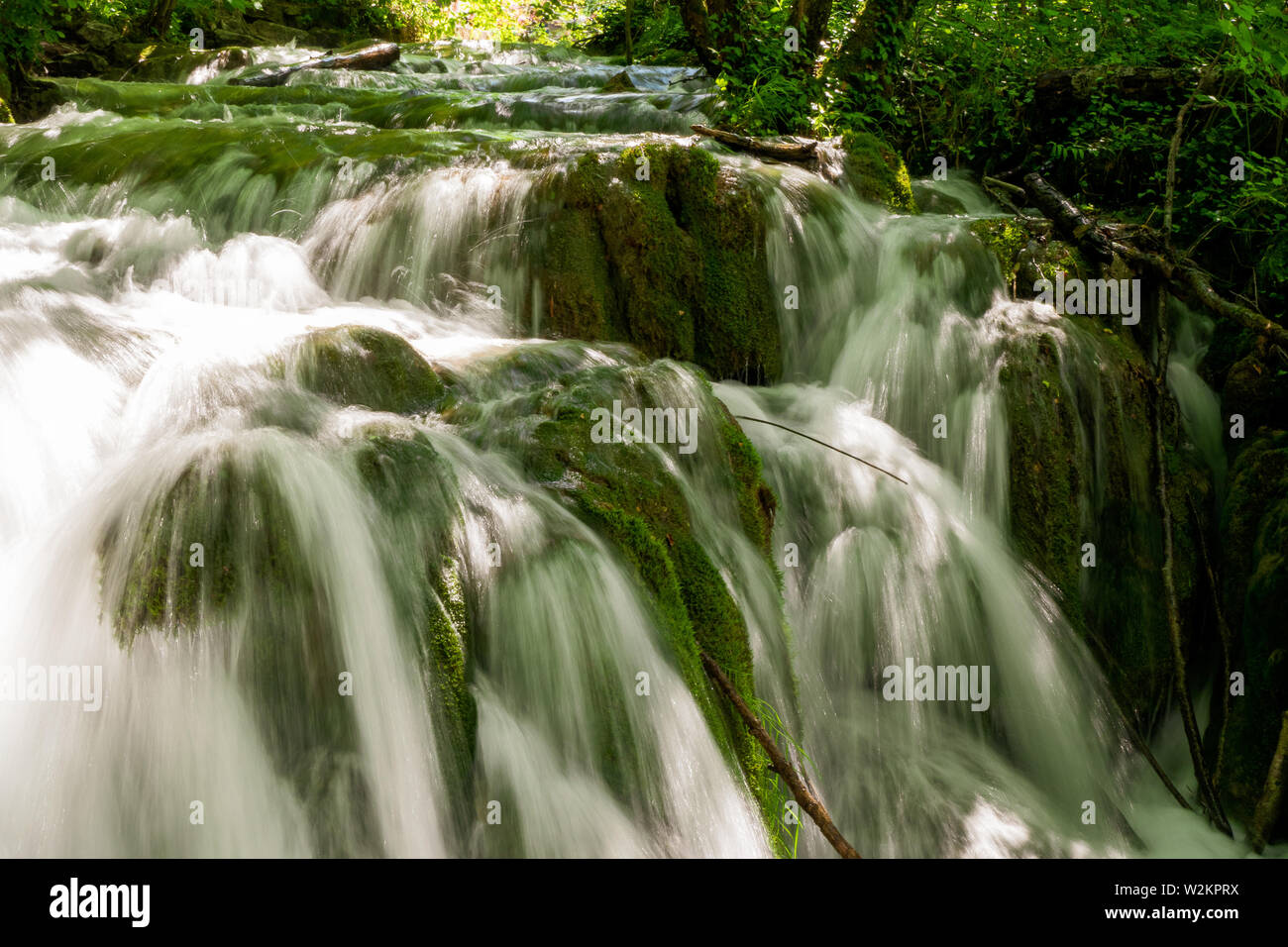 Water cascading down steps hi-res stock photography and images - Alamy