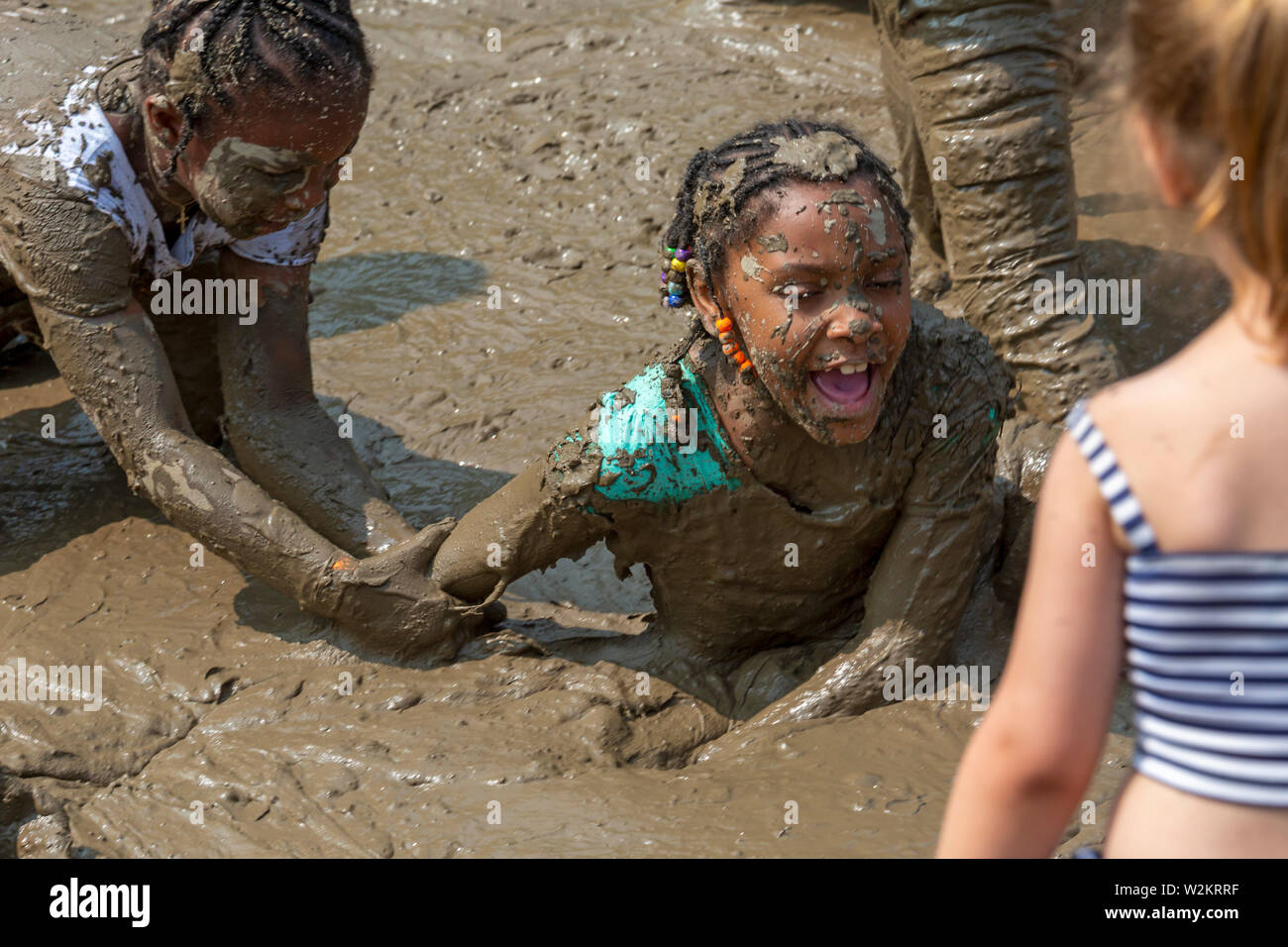 Child playing in mud hi-res stock photography and images - Alamy