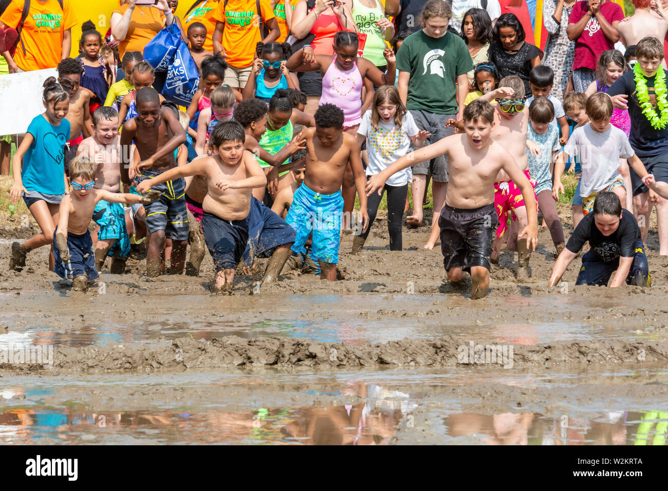 Children play in mud hi-res stock photography and images - Alamy