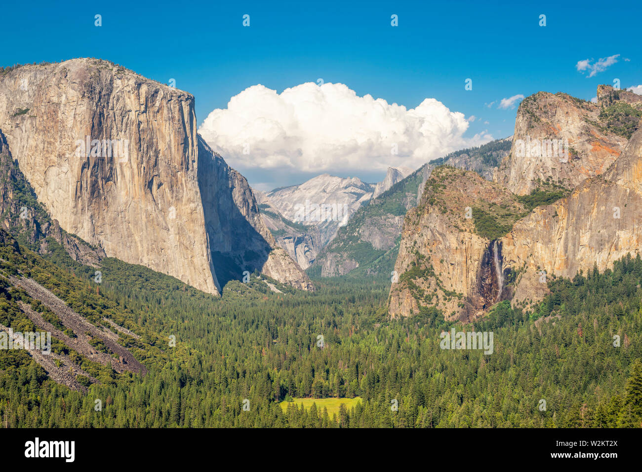 Yosemite Valley, El Capitan, and Half Dome viewed from Artist Point ...
