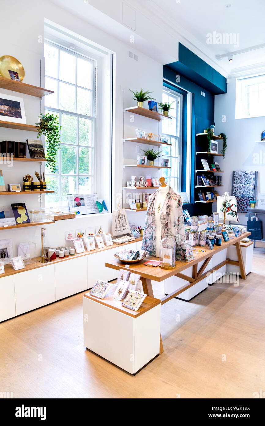 Gift shop interior hi-res stock photography and images - Alamy