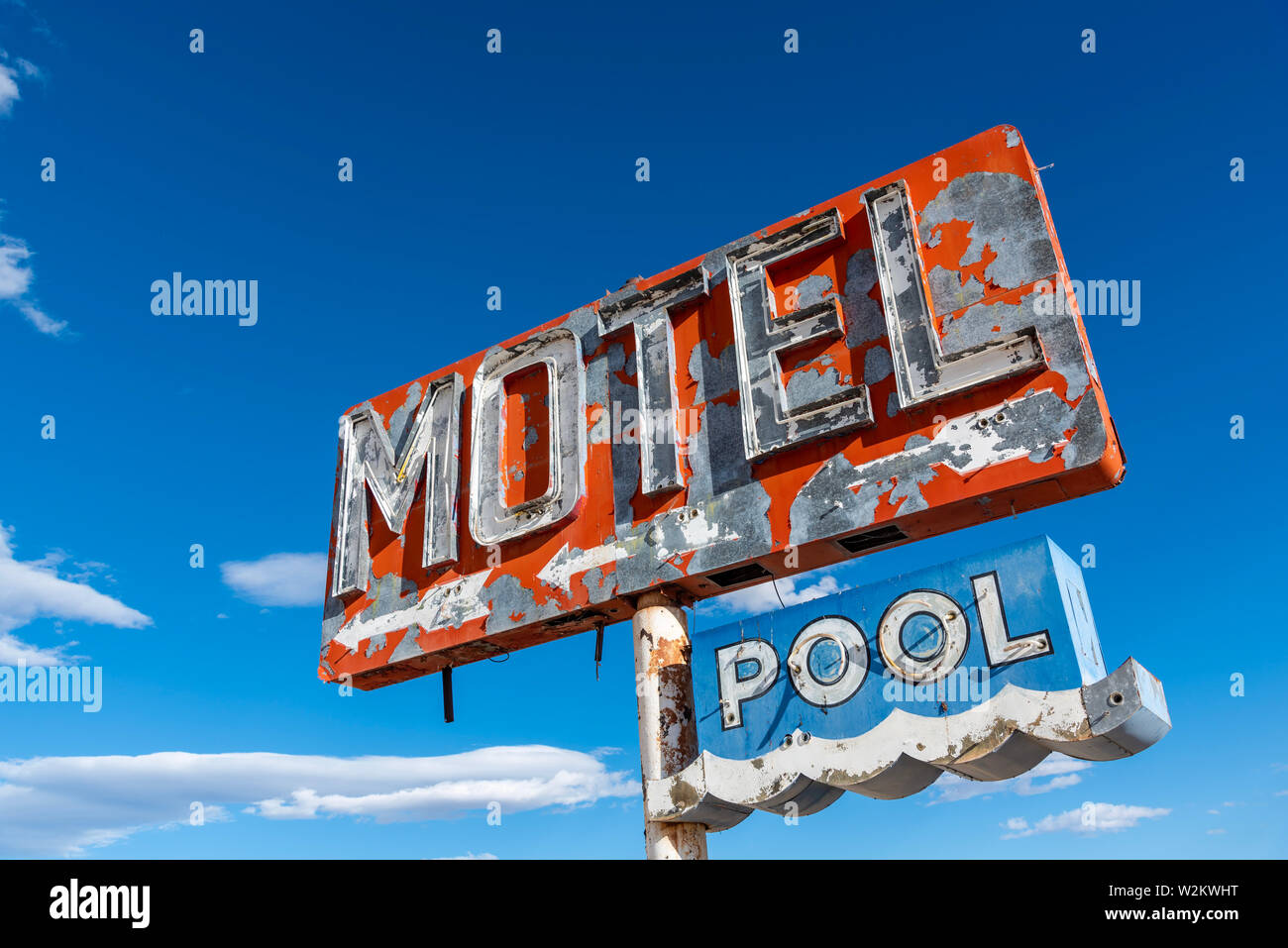 Dilapidated motel sign hi-res stock photography and images - Alamy