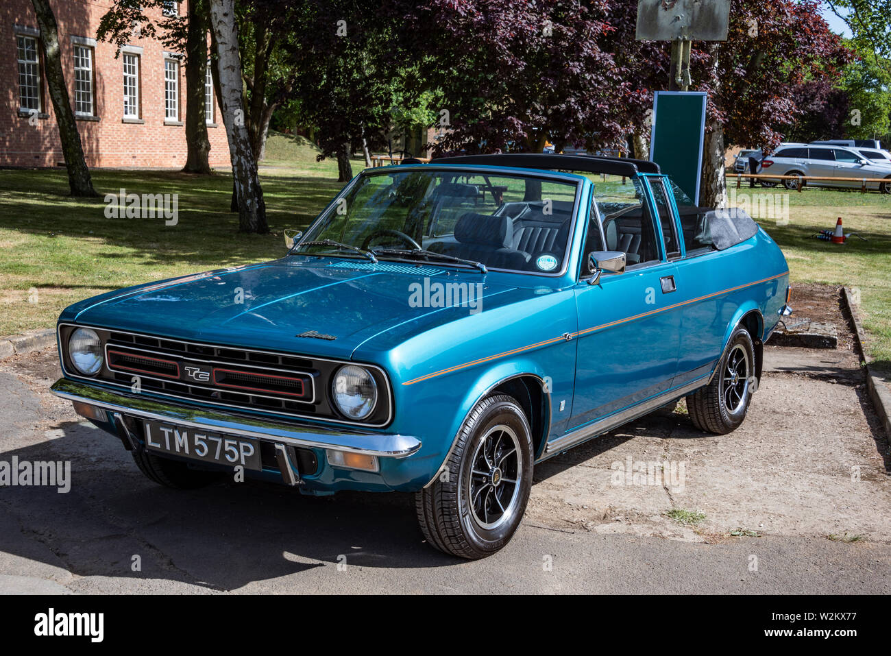 70s family photo with car hi-res stock photography and images - Alamy