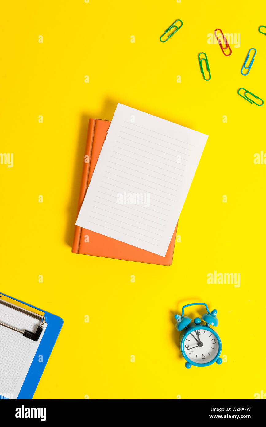 Paper clips with blank papers for text messages Stock Photo - Alamy