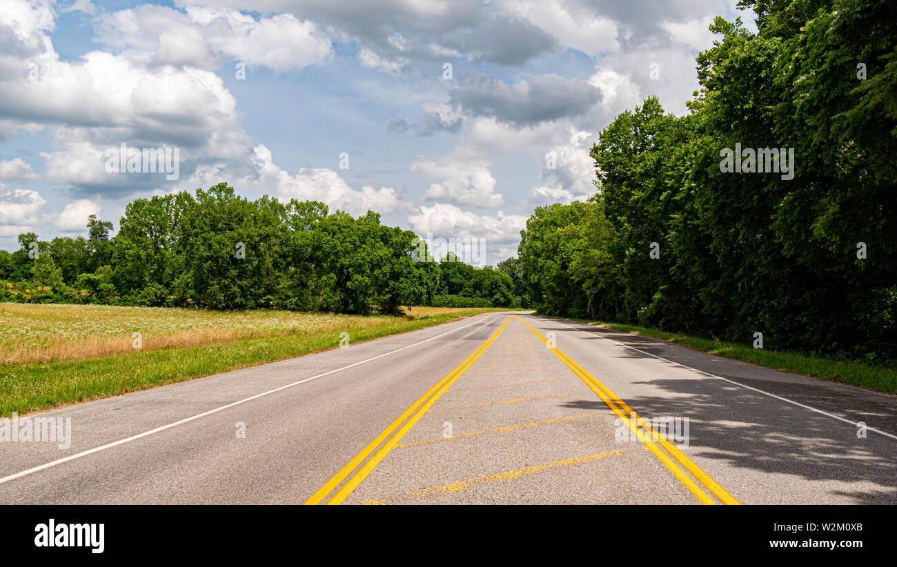 Typical street view in the country of Tennessee Stock Photo - Alamy