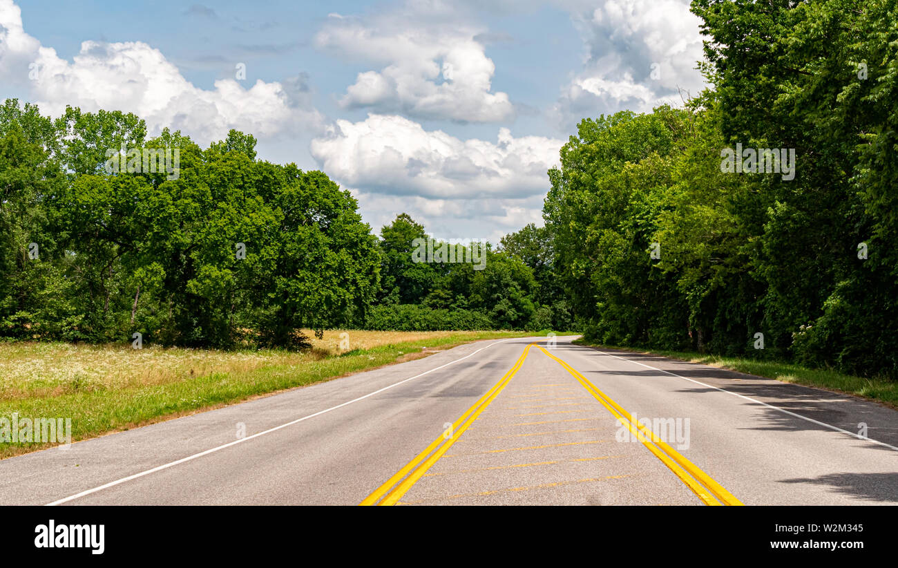 Typical street view in the country of Tennessee Stock Photo - Alamy