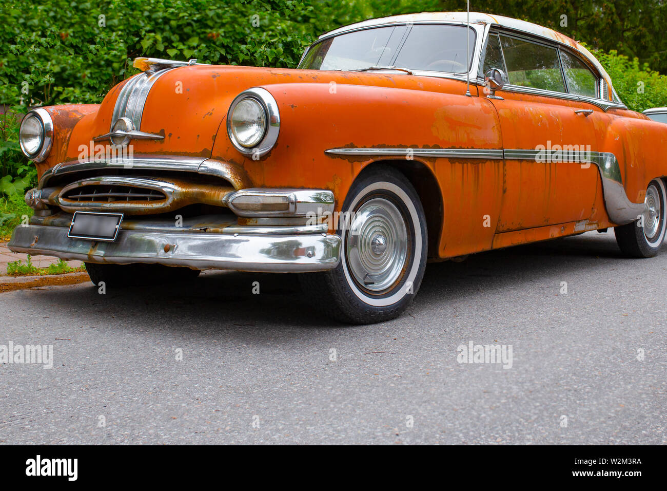 Old rusty pontiac hi-res stock photography and images - Alamy