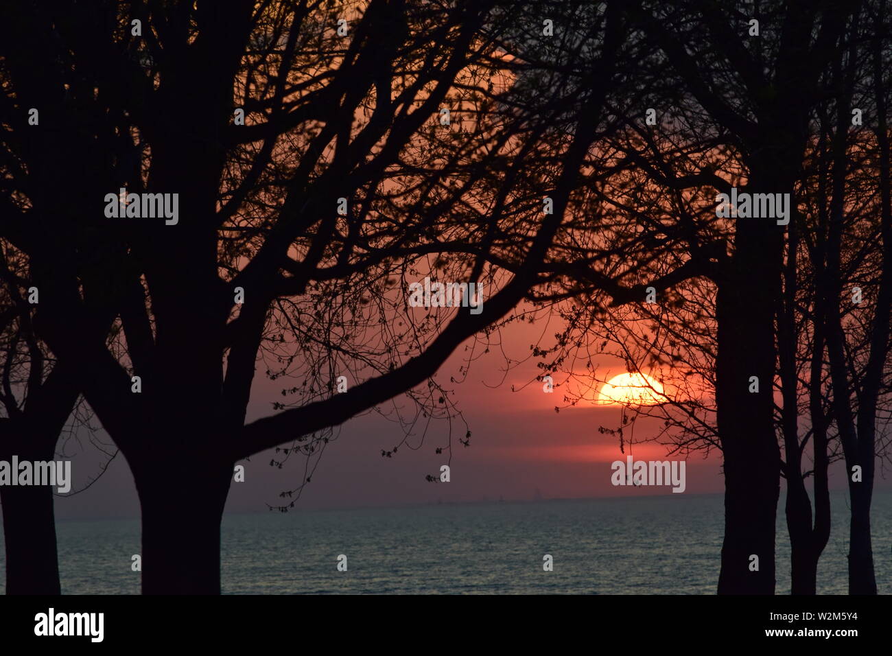 Sunset over lake erie hi-res stock photography and images - Alamy