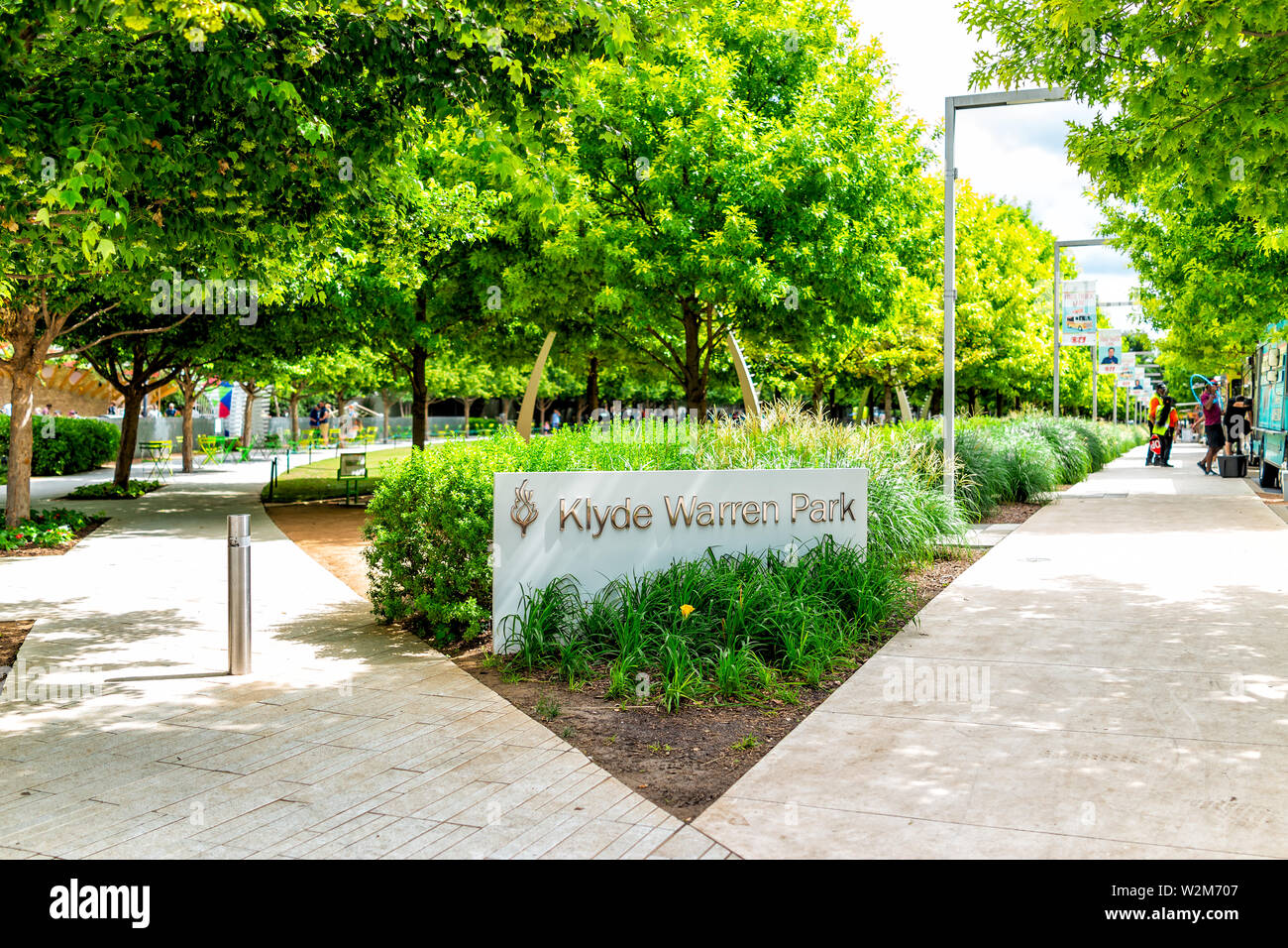 Warren street sign hi-res stock photography and images - Alamy